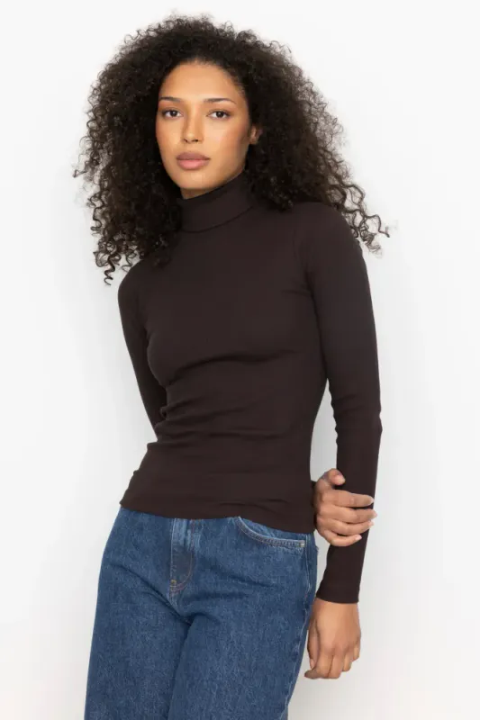 Petra Rib Turtleneck Dark Brown - Vakre Vene