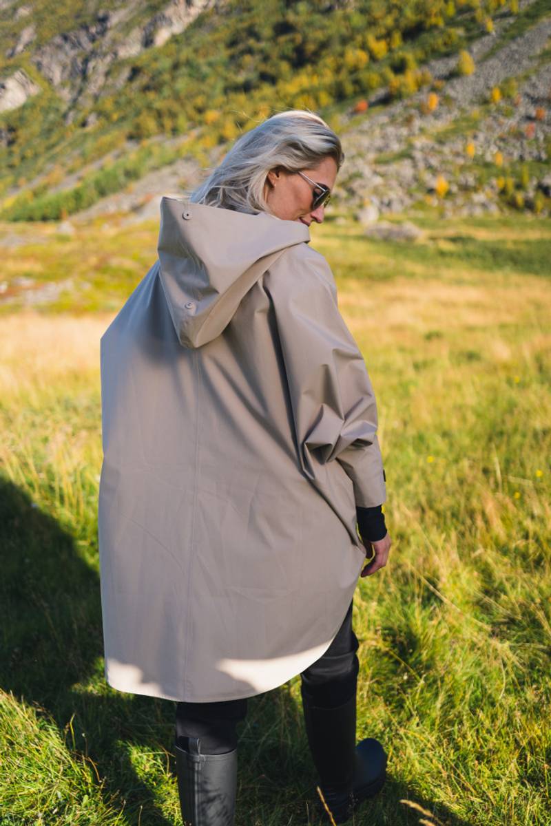 Bergen Poncho Beige - Vakre Vene